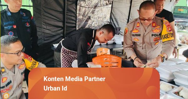 Polda Sumsel Buka Dapur Umum Bantu Korban Banjir Muratara | kumparan.com